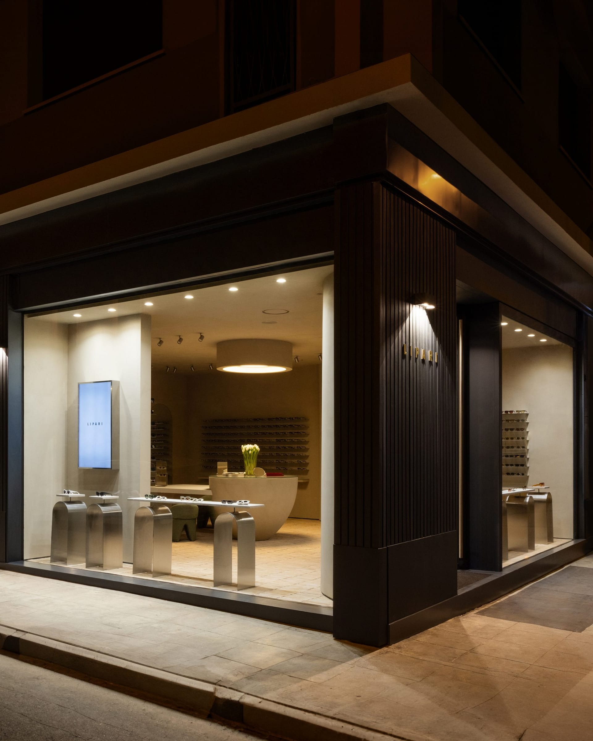 Fine-grained clay for the Lipari boutique in Palermo